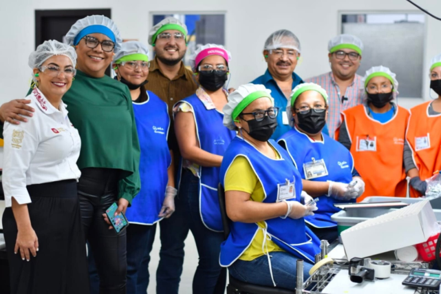 La secretaria de Trabajo realiza un visita al la maquiladora Albea ...